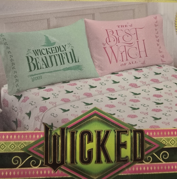 Wicked | Holiday | Wicked Queen Sheet Set Elphaba Glenda Pillows Green ...